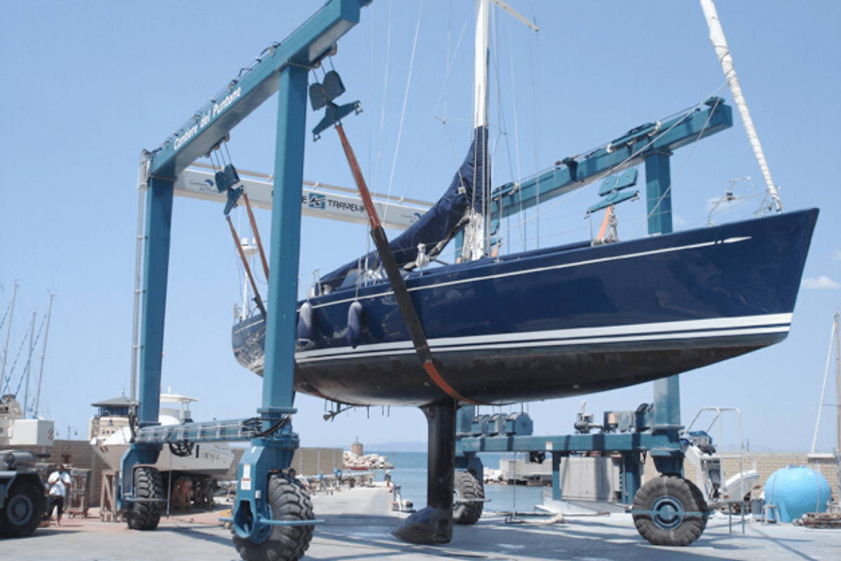Servicio de Grúas y Varadero | Astur-Náutica